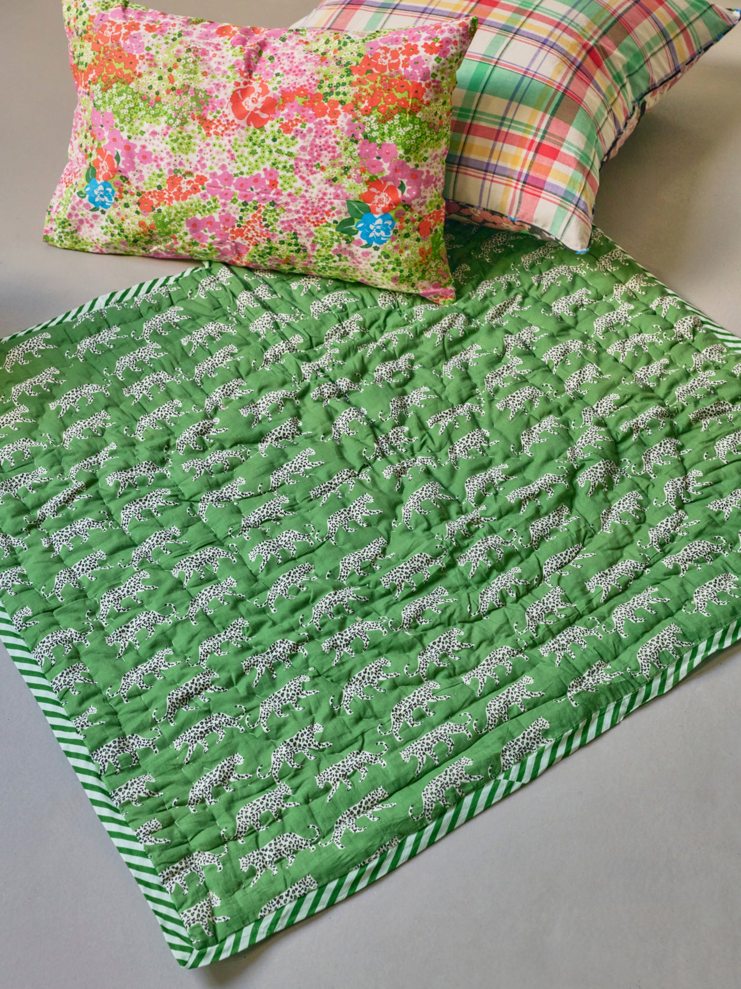 Green Leo reversible quilted play mat - Lucas du Tertre